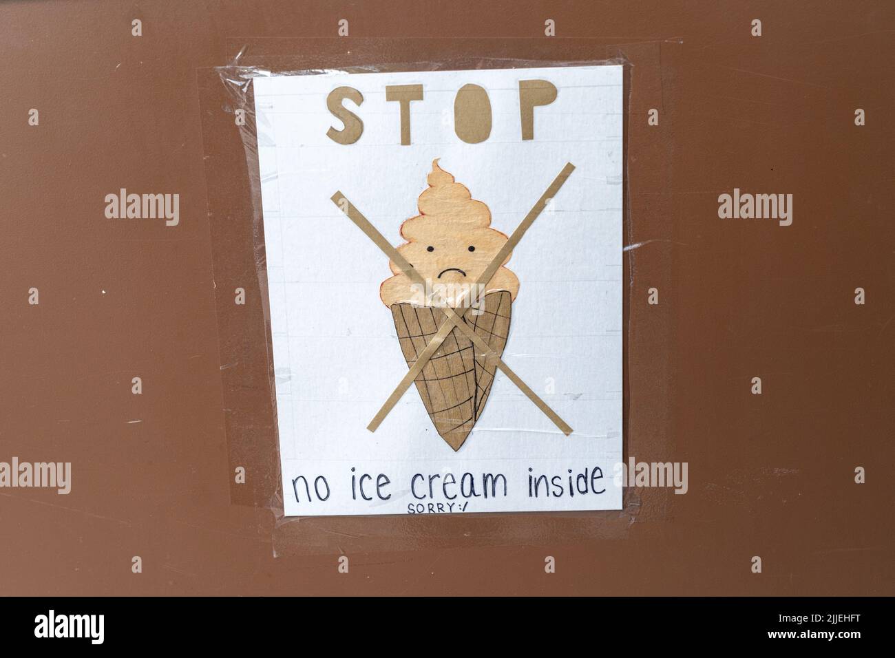 Stop - no ice cream allowed inside the store sign Stock Photo - Alamy