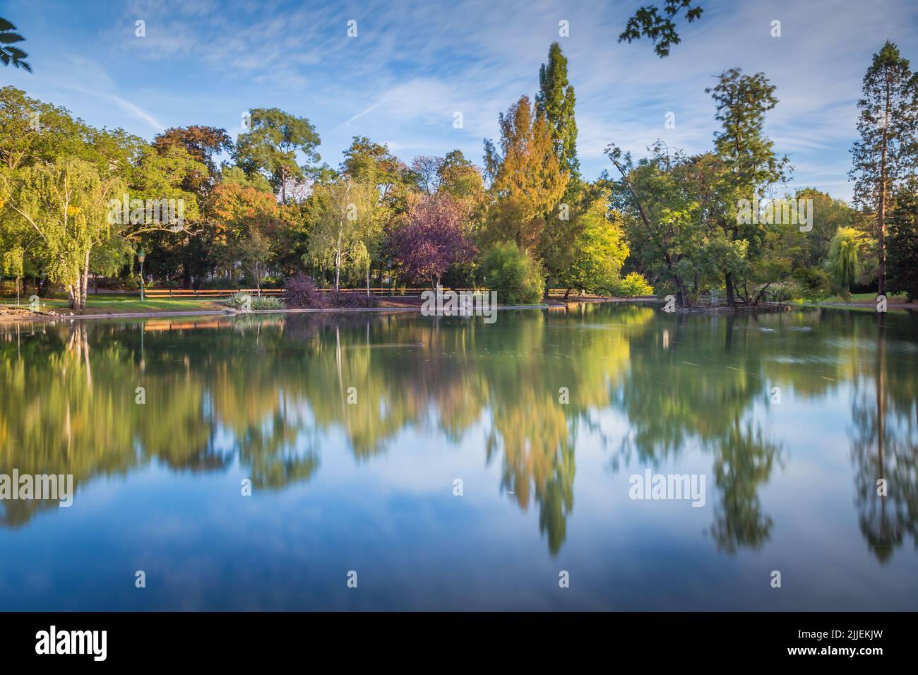 Stadtpark lake hi-res stock photography and images - Alamy