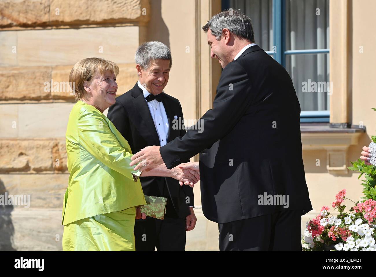 Angela MERKEL (former Chancellor) and husband Joachim SAUER are greeted ...