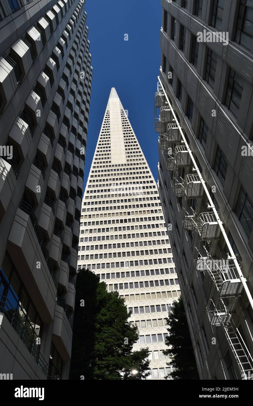 Tapering skyscraper hi-res stock photography and images - Alamy