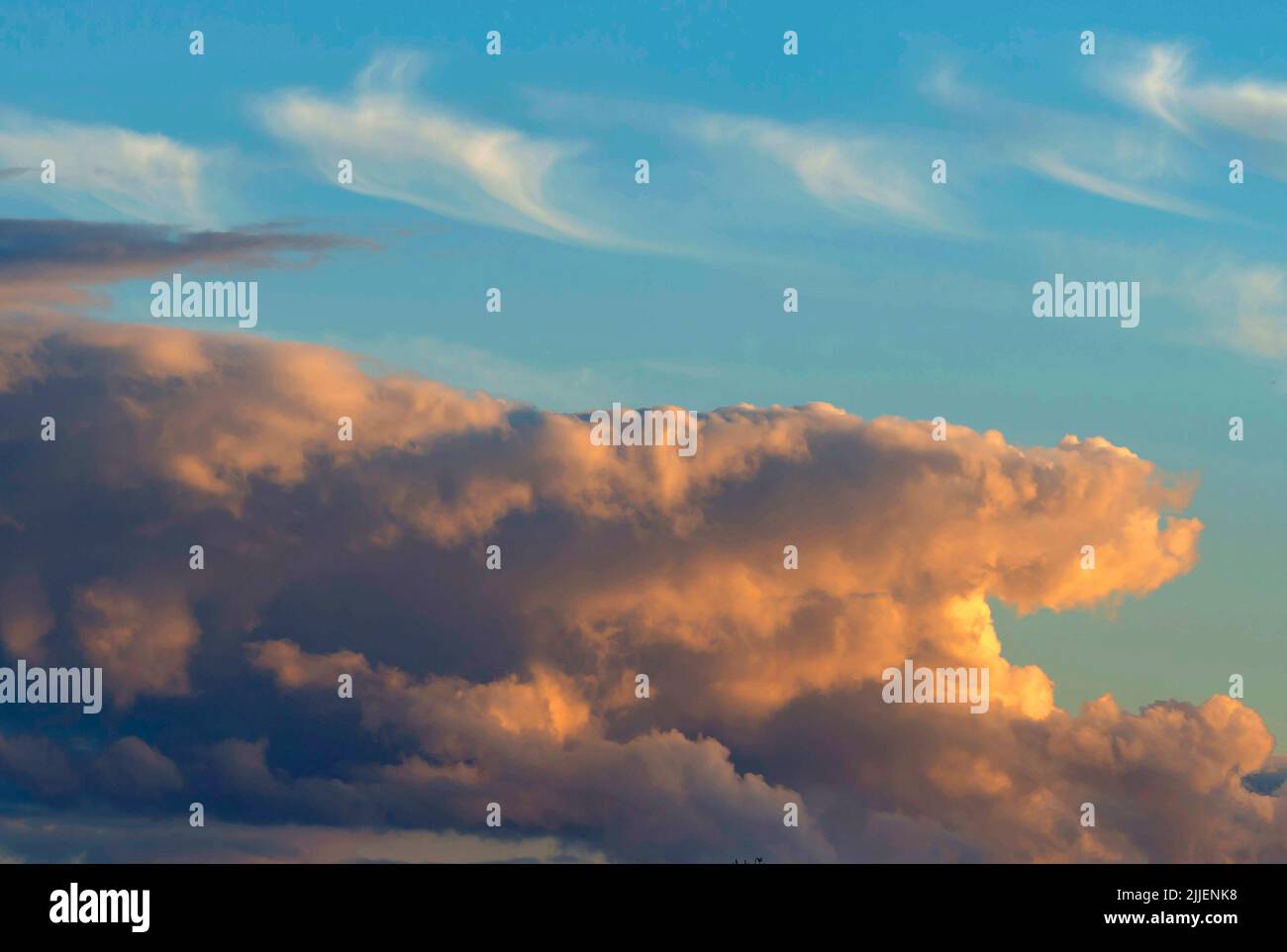 Light couds hi-res stock photography and images - Alamy