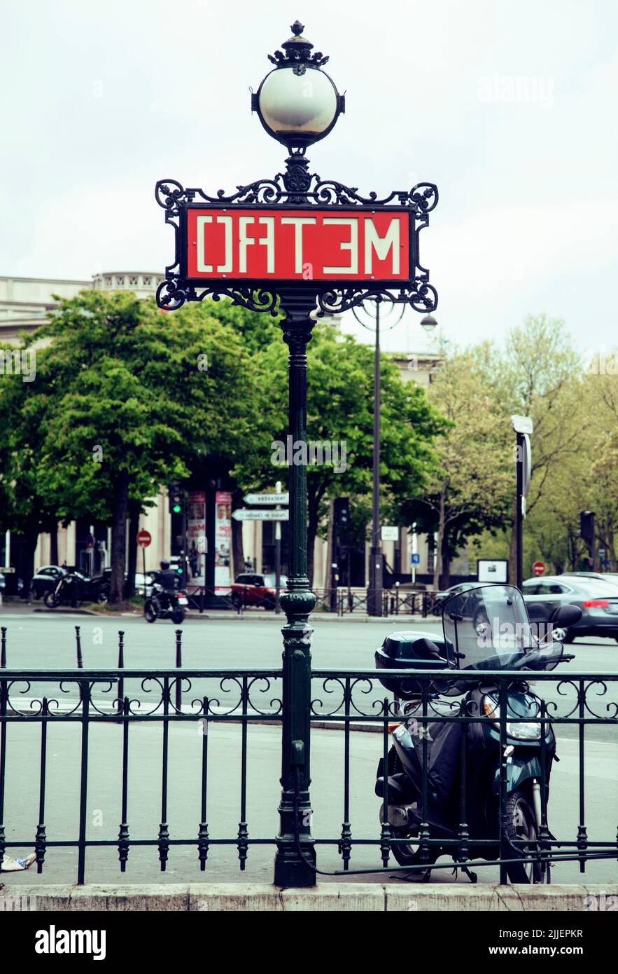 houses on french streets of Paris. citylife concept. regular view Stock ...