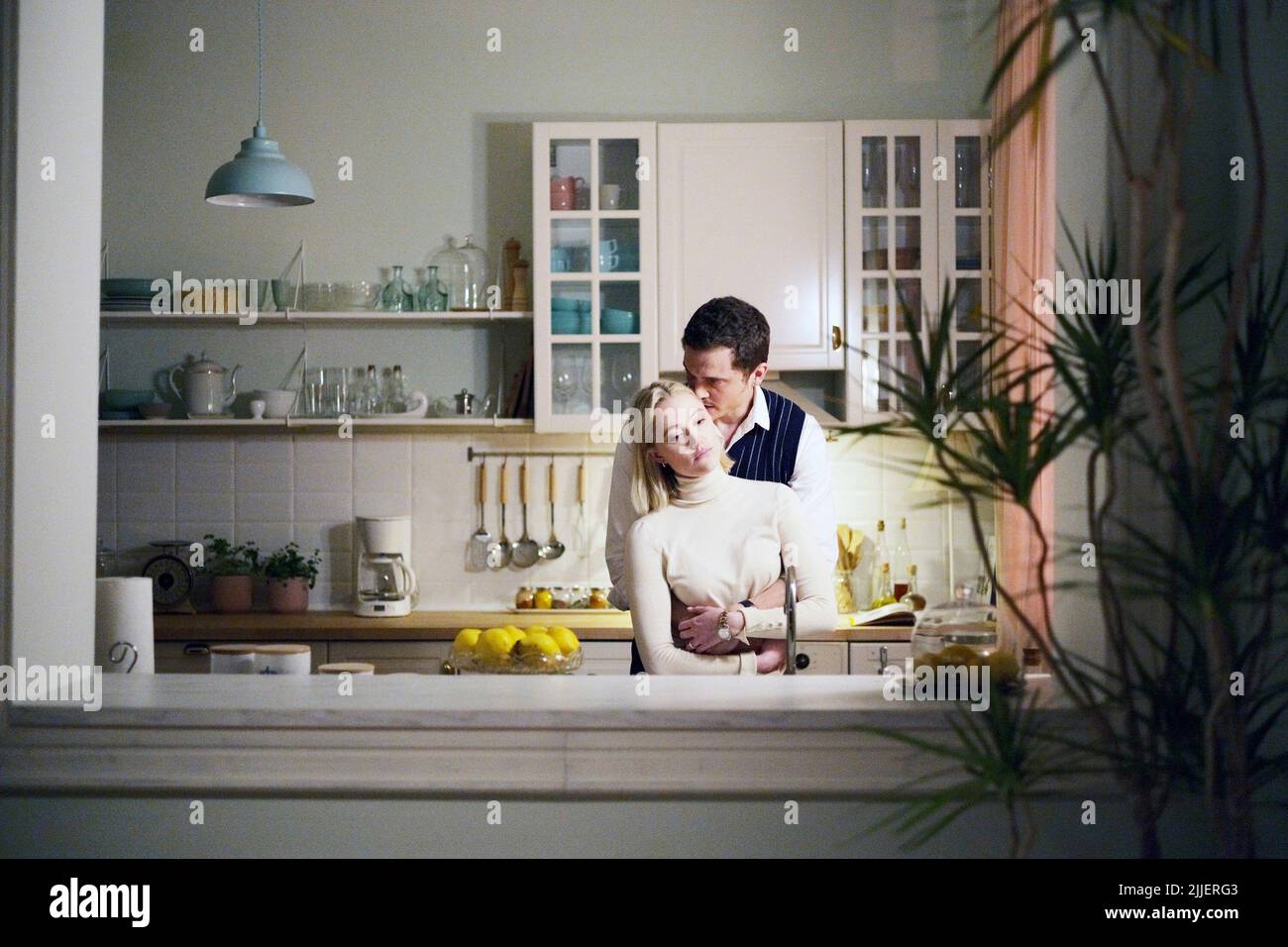 WATCHER, from left: Maika Monroe, Karl Glusman, 2022. © IFC Midnight ...