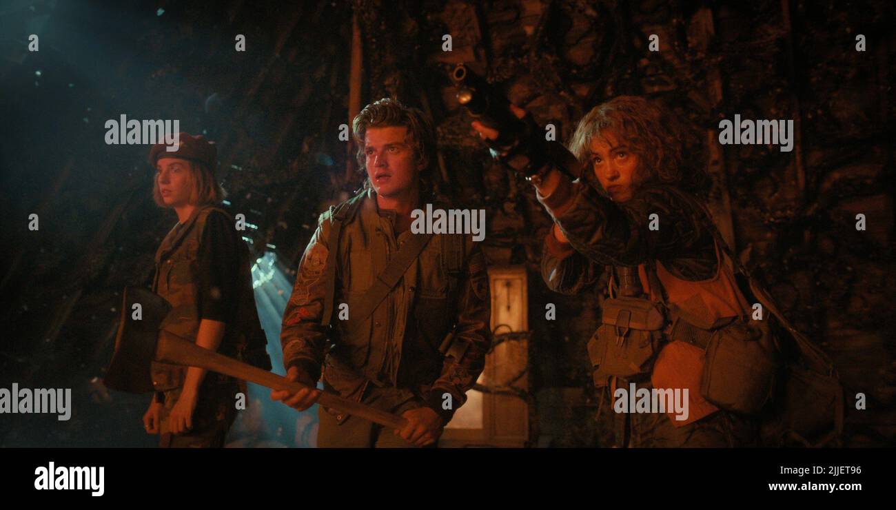 STRANGER THINGS, from left: Maya Hawke, Joe Keery, Natalia Dyer ...