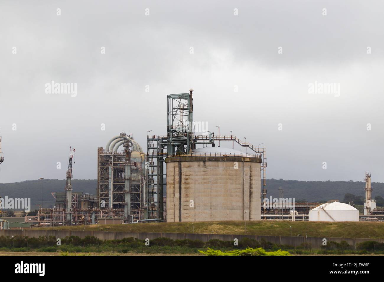 Industrial Oil Refinery Complex Structures And Tanks Stock Photo - Alamy