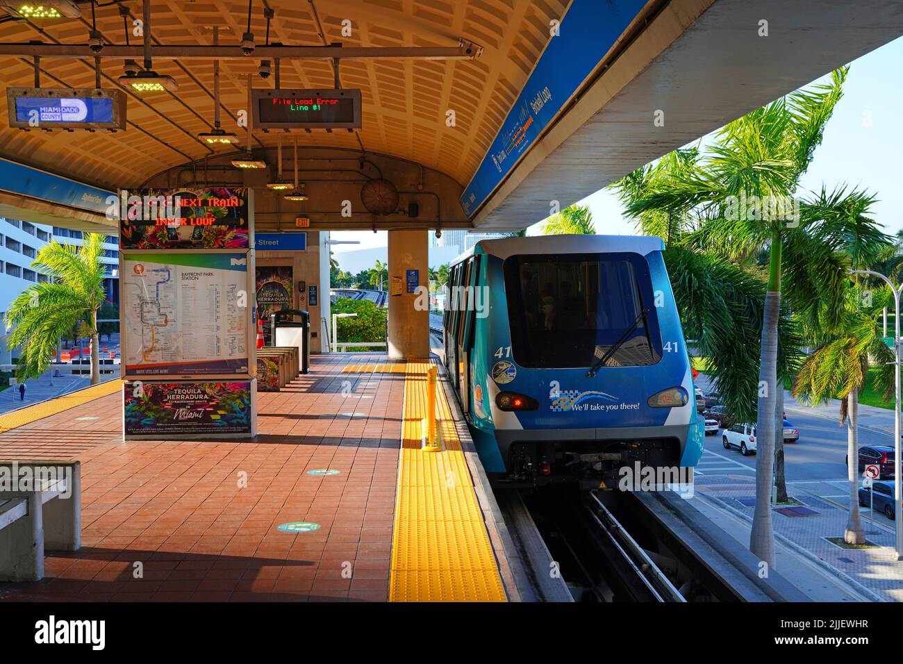 MIAMI, FL -18 MAY 2022- View of the Metromover free mass transit ...