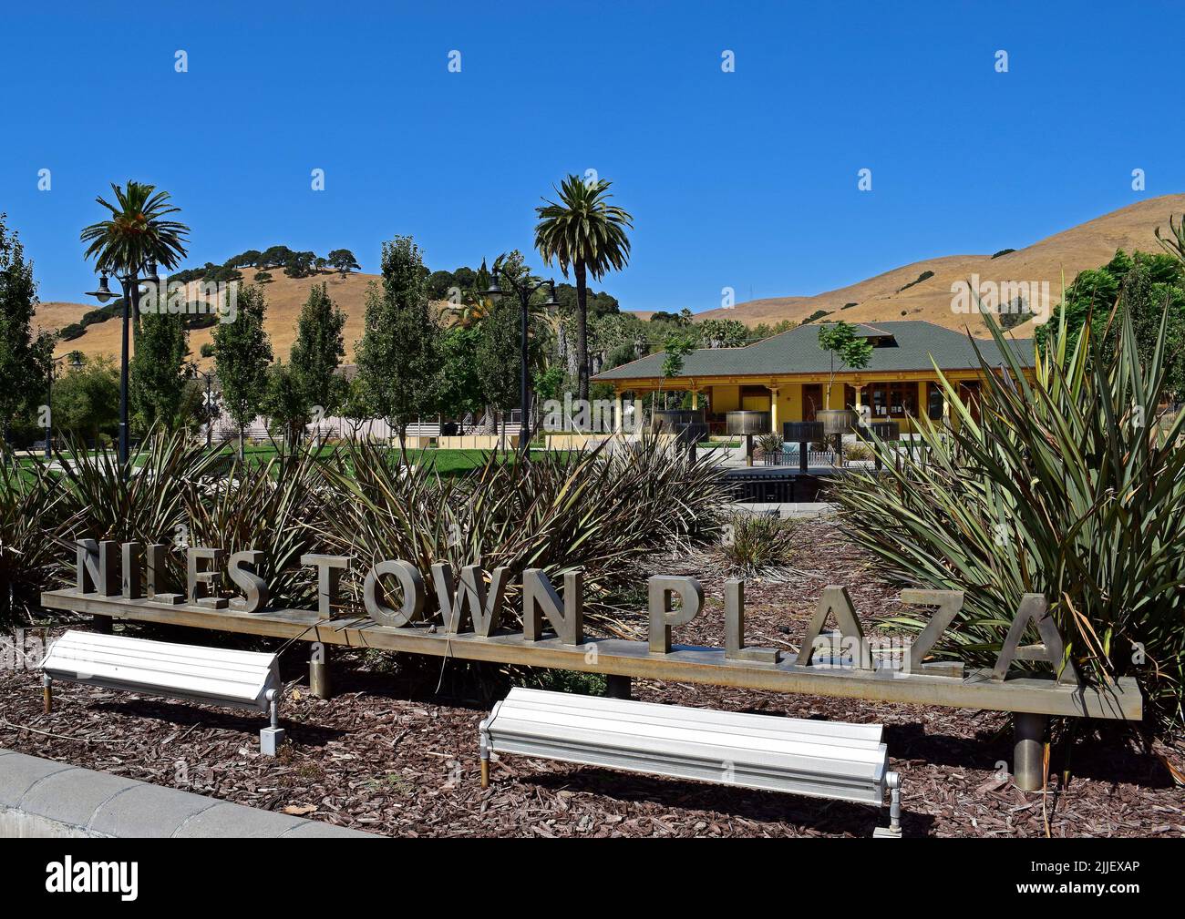 Niles town plaza hi-res stock photography and images - Alamy