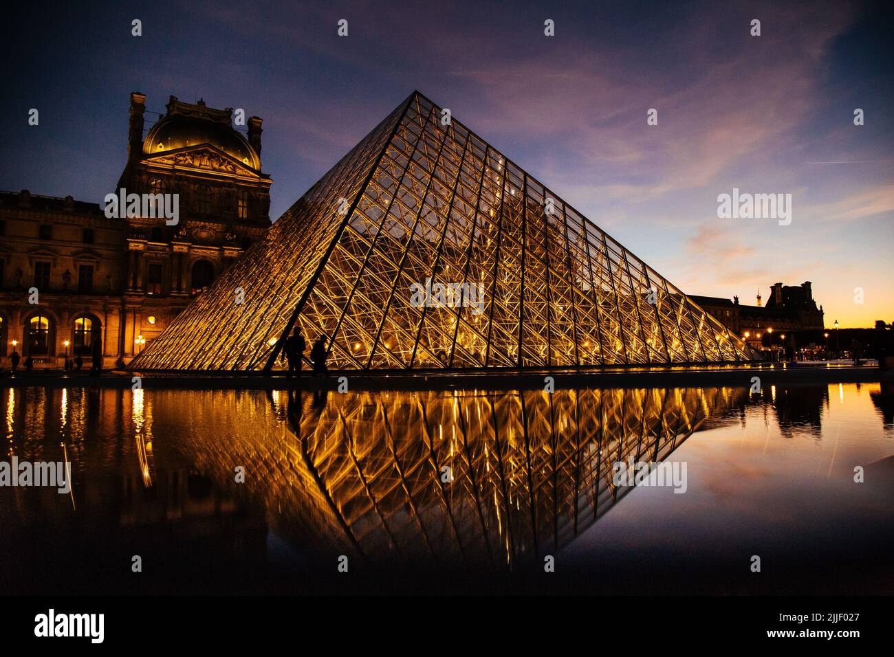 Blue hour on Louvre Museum, Paris Stock Photo - Alamy