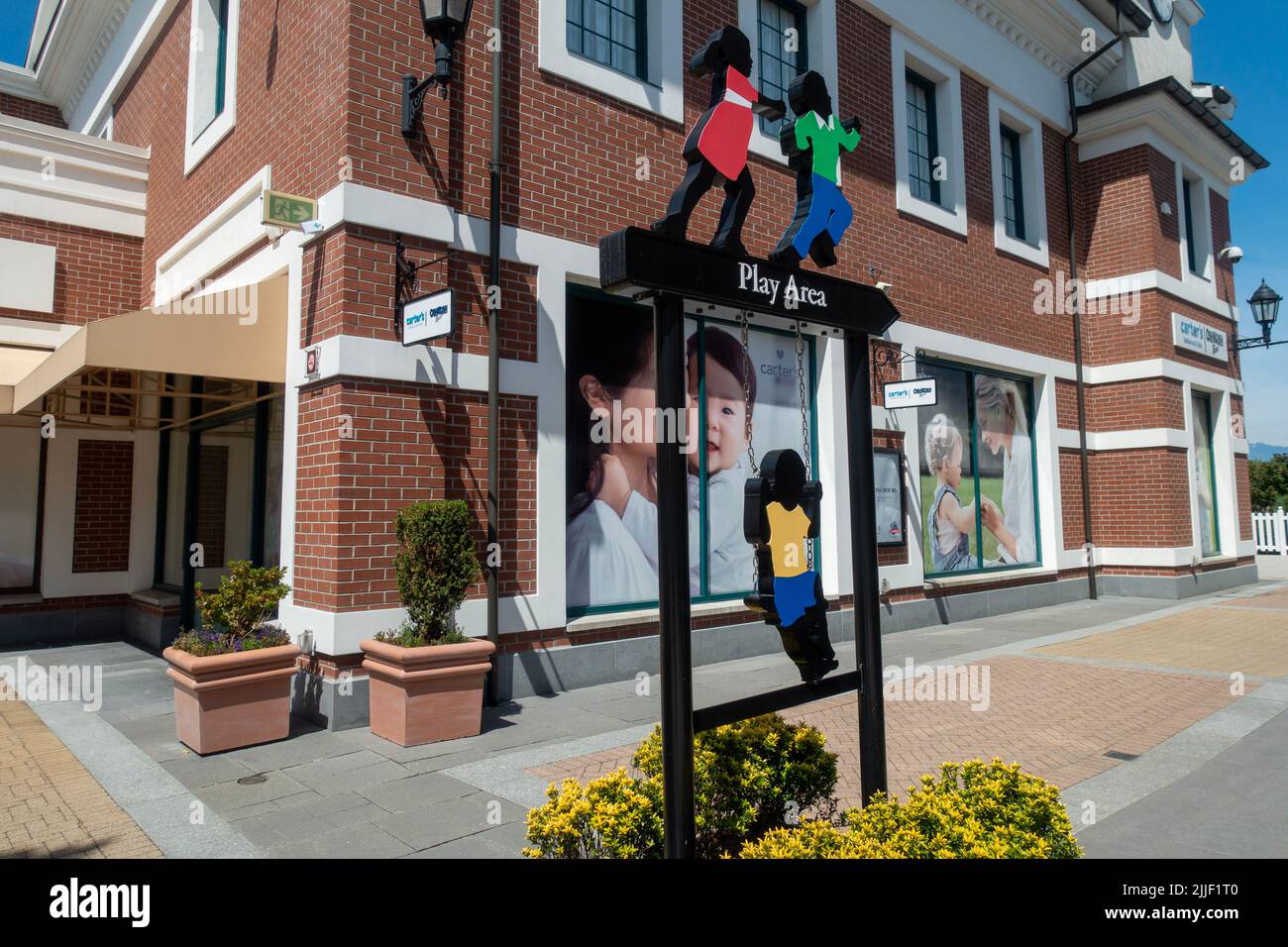 Mcarthur glen designer outlet richmond hi-res stock photography and ...