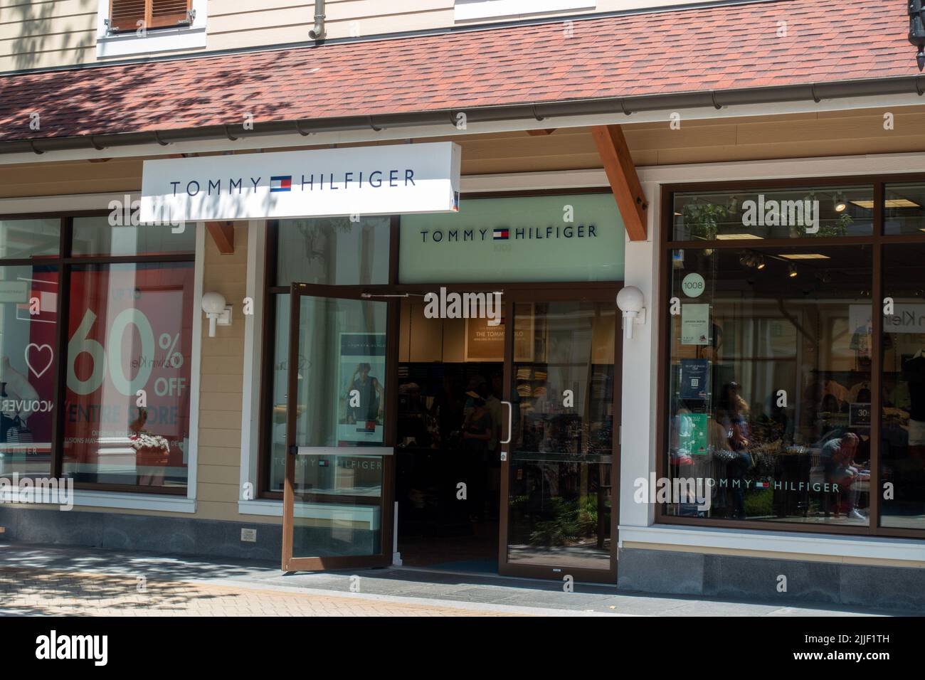 Tommy hilfiger store hi-res stock photography and images - Alamy