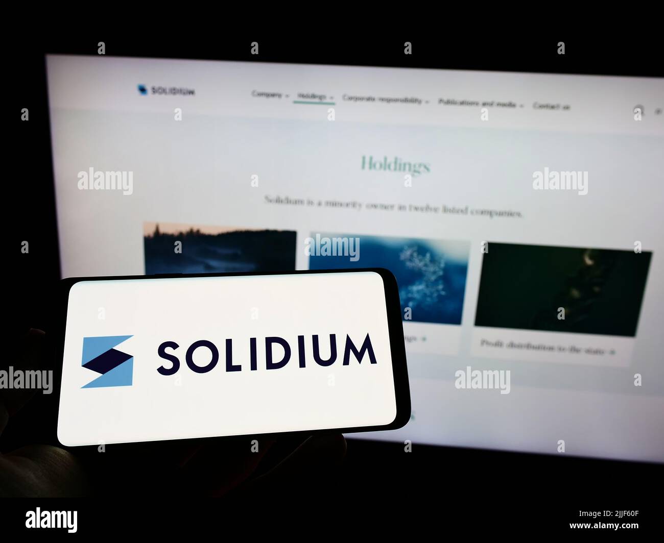 Person holding cellphone with logo of Finnish investment company ...