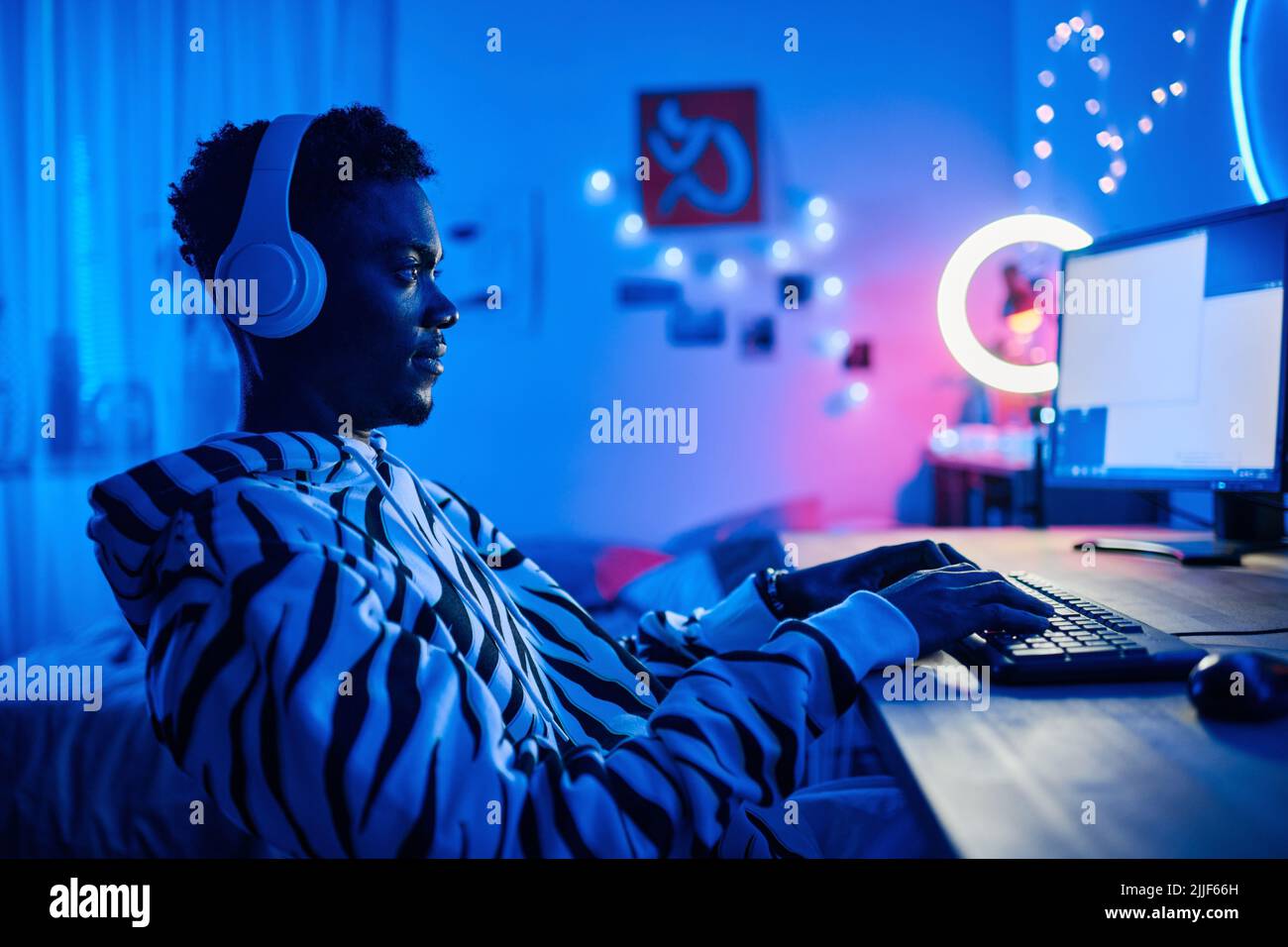 Streamer room hi-res stock photography and images - Alamy