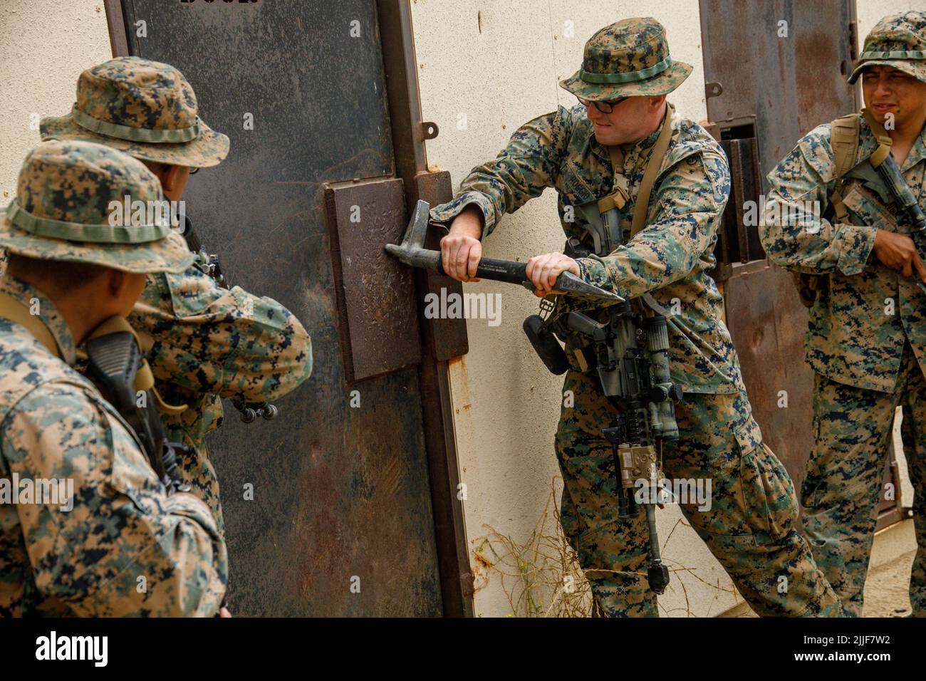 U.S. Marines with Charlie Company, 1st Battalion, 4th Marine Regiment ...