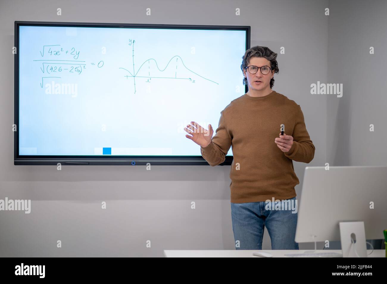 Maths lesson hi-res stock photography and images - Alamy