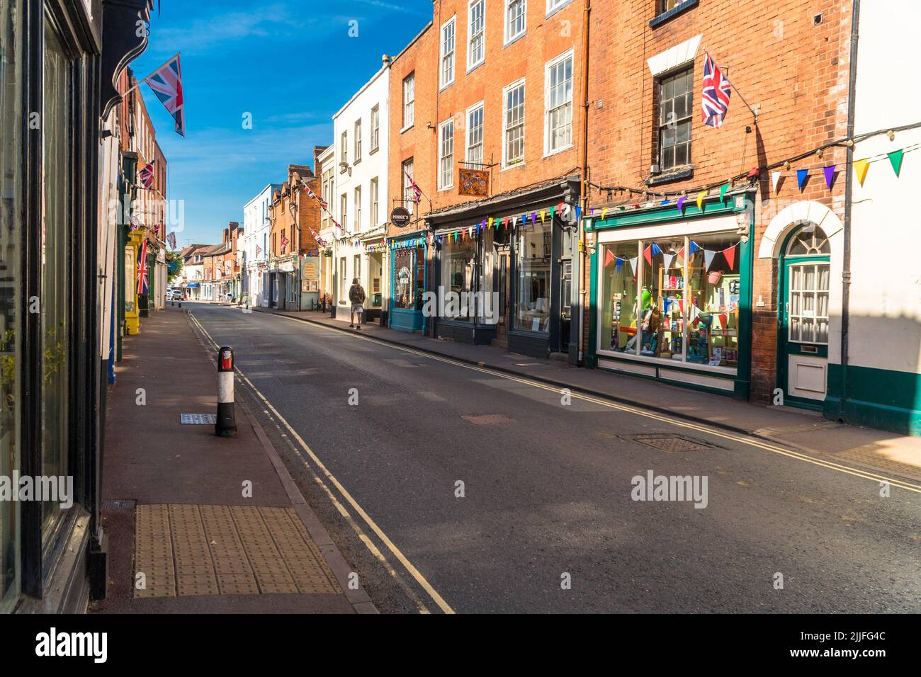 Old street in the quaint riverside town of Upton upon Severn ...