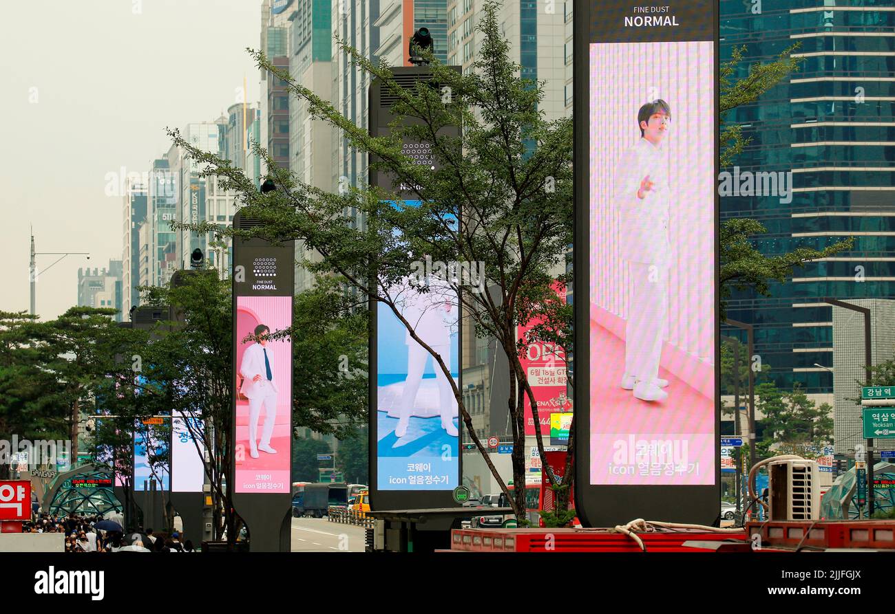 Commercial video featuring BTS, July 5, 2022 : A commercial video ...