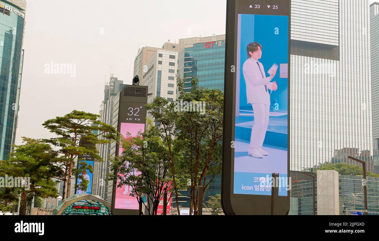 Commercial video featuring BTS, July 5, 2022 : A commercial video ...