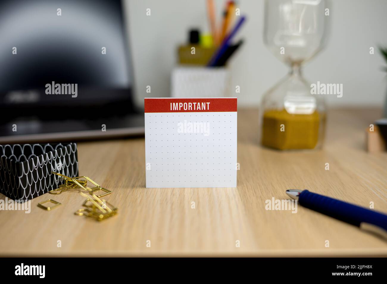 A notepad for important notes on a cluttered office desk Stock Photo ...