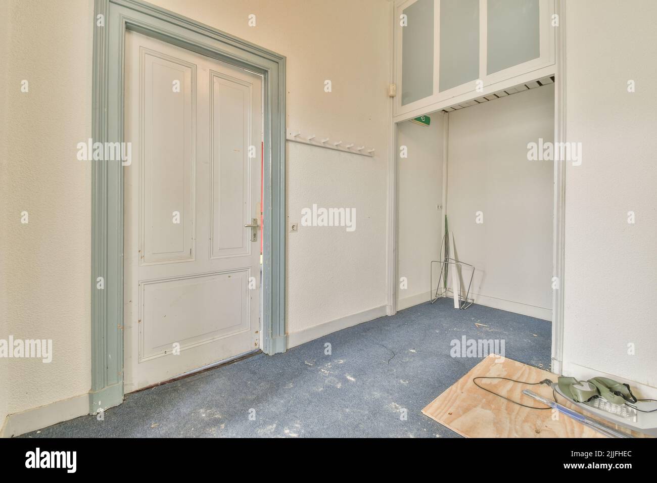 A cozy and spacious empty room in a luxury house Stock Photo - Alamy