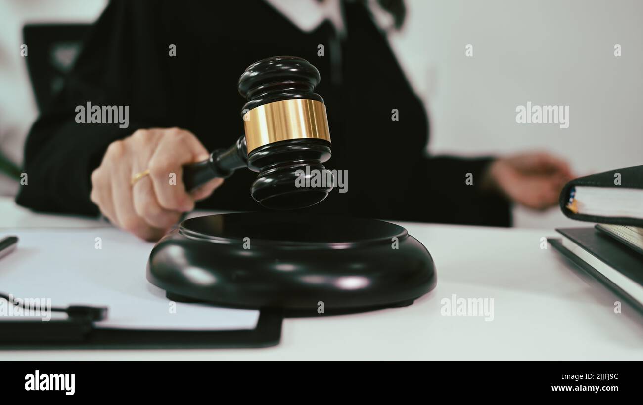 Judge gavel gown hand hi-res stock photography and images - Alamy