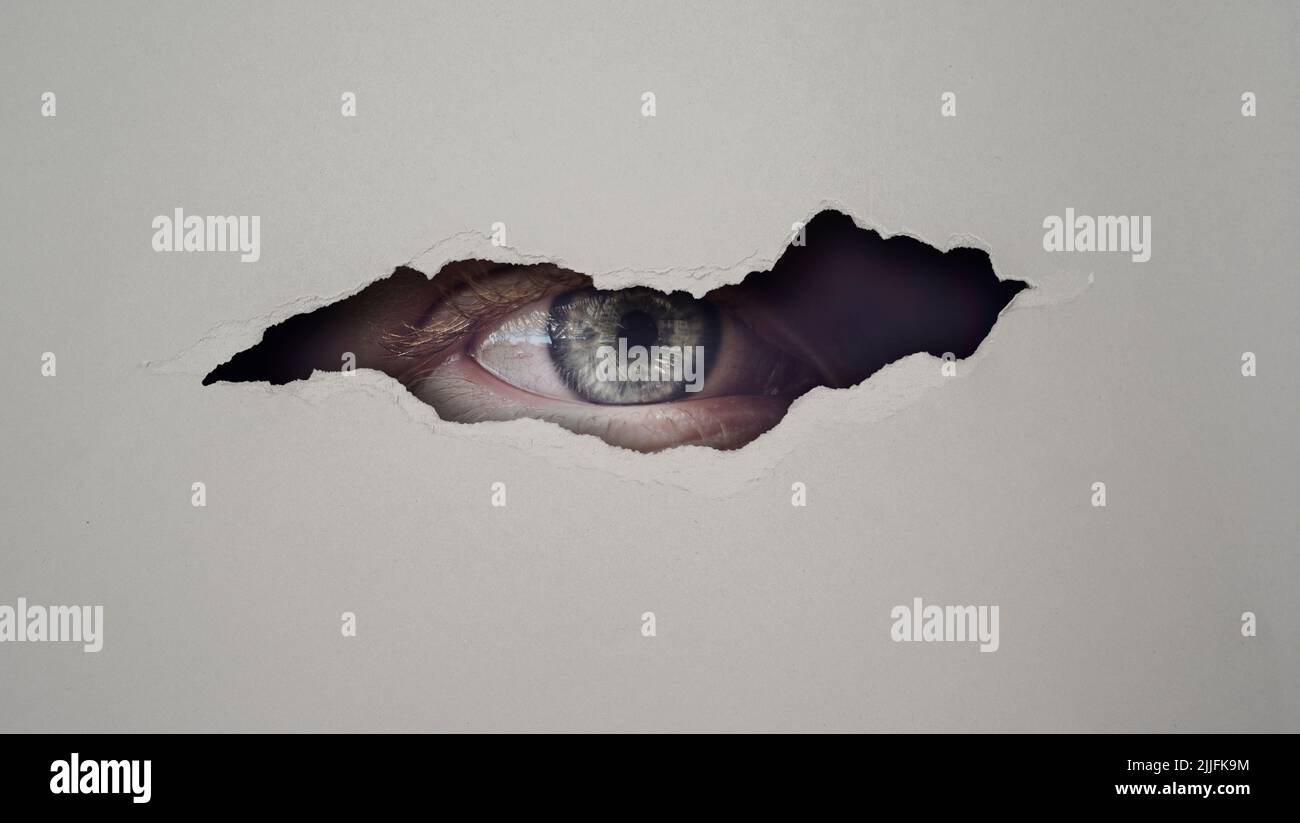 eye spying through crack Stock Photo - Alamy