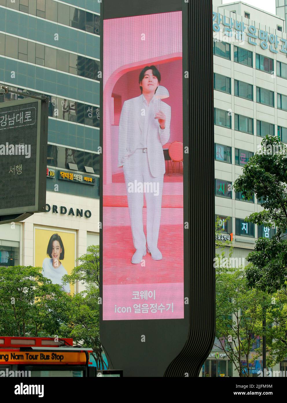 Commercial video featuring BTS, July 5, 2022 : A commercial video ...