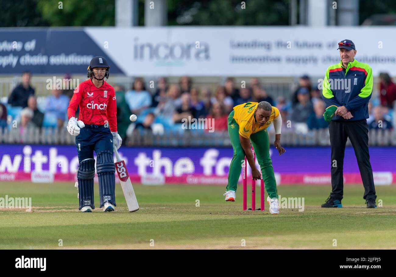 Women's cricket south africa bowling hi-res stock photography and ...