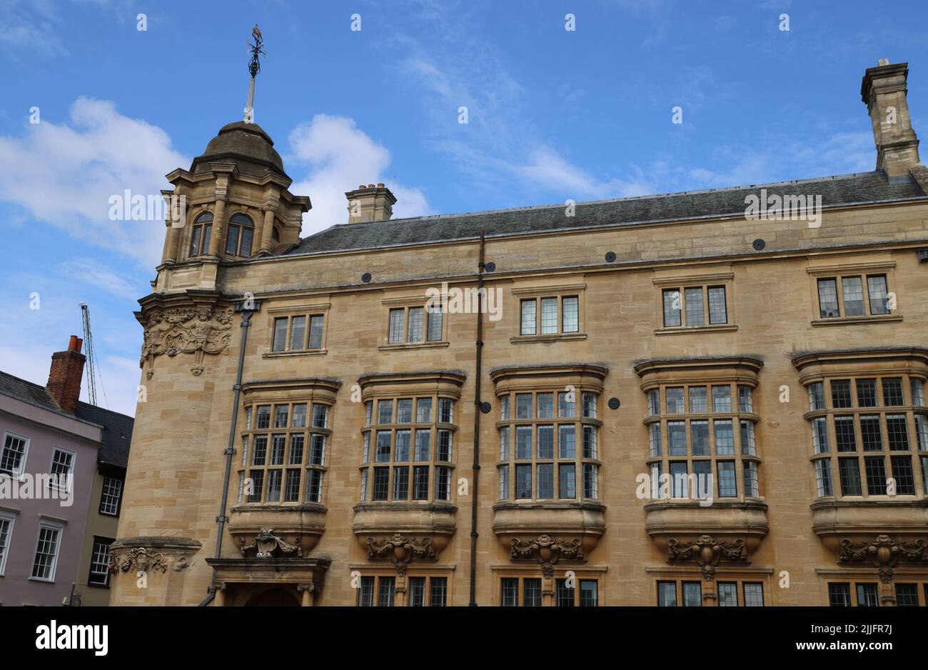 Typical building of the university city of Oxford Stock Photo - Alamy