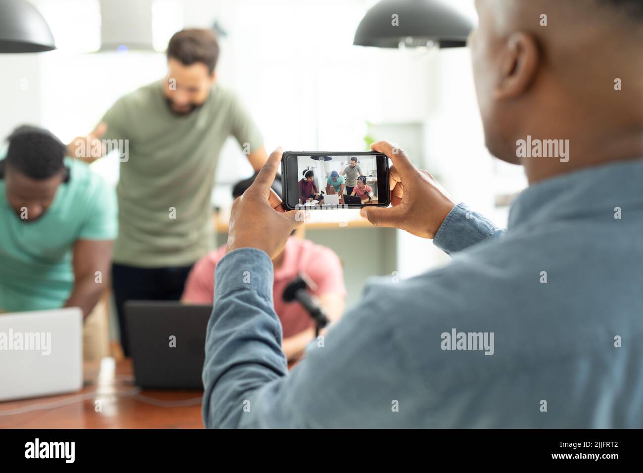 Filming mobile phone hi-res stock photography and images - Alamy