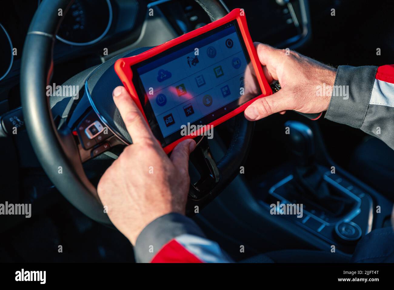 Man broken electric car hi-res stock photography and images - Alamy