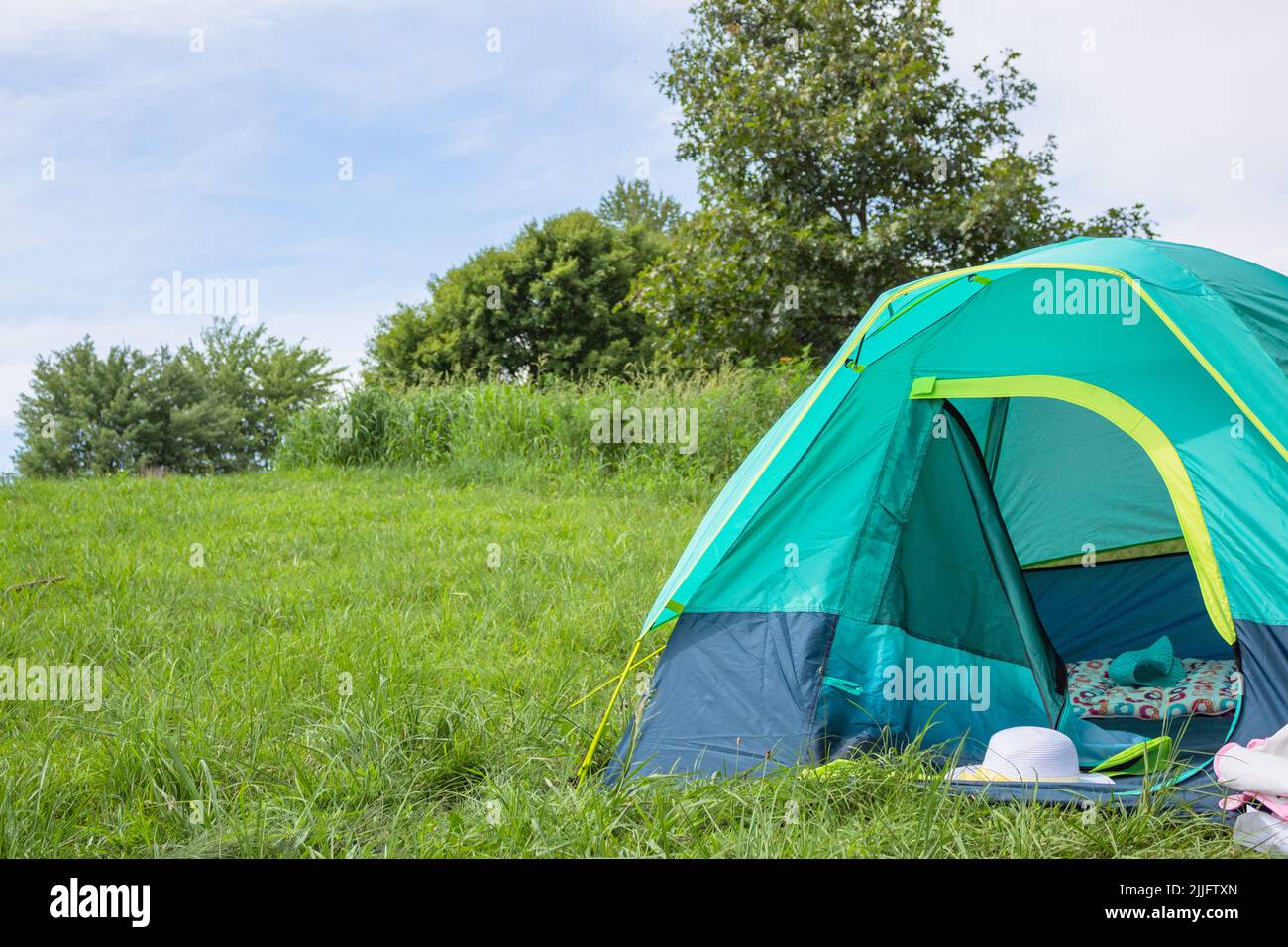 Open tent camping hi-res stock photography and images - Alamy
