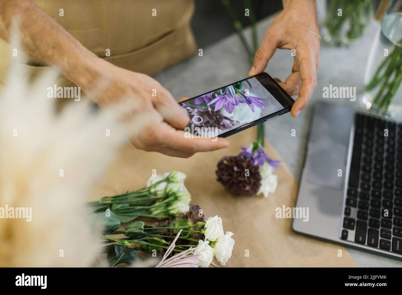 Floristics gift delivery service hi-res stock photography and images ...