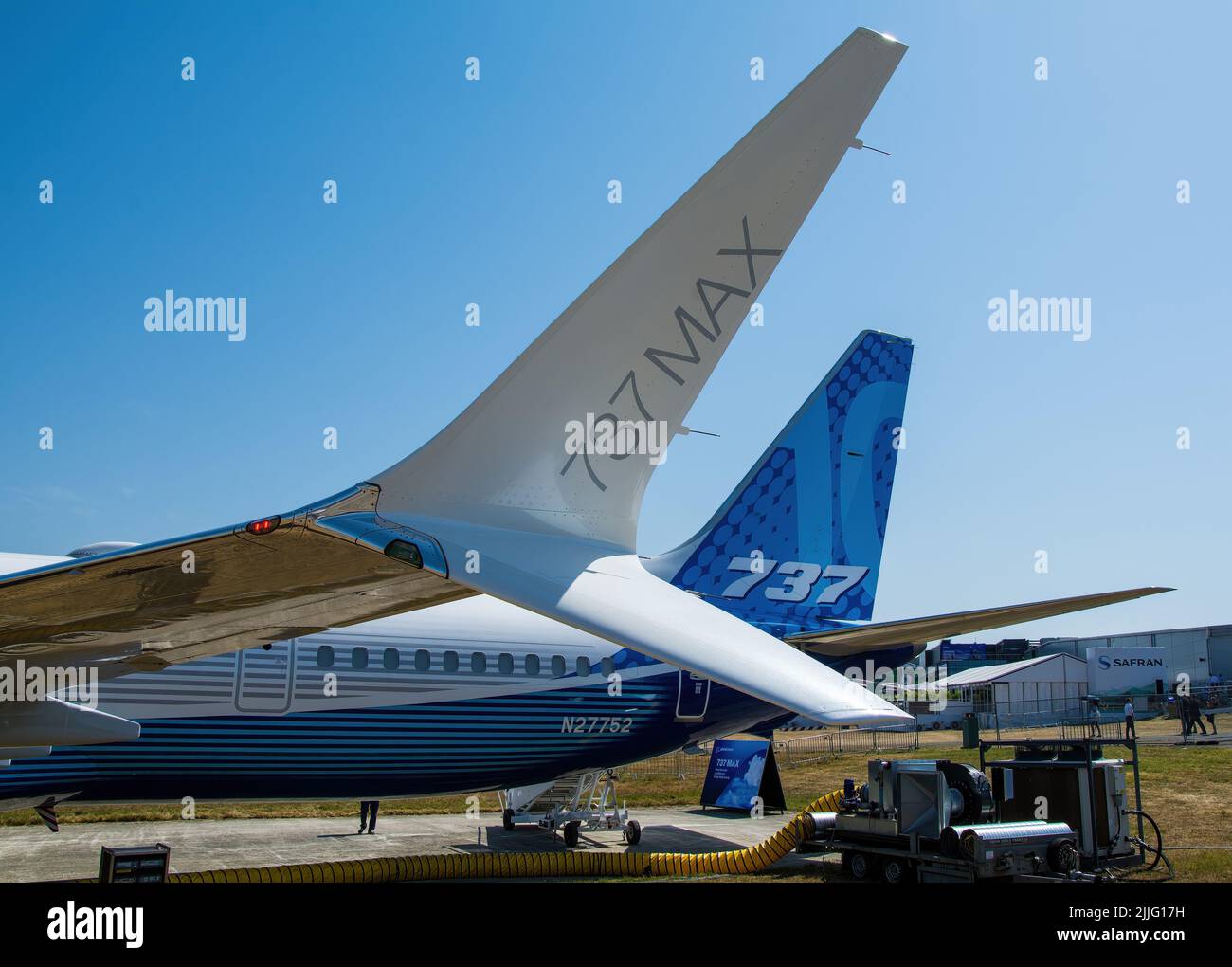 737 winglets hi-res stock photography and images - Alamy