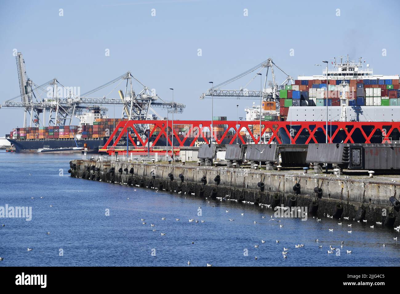 Bangkok port containers hi-res stock photography and images - Alamy