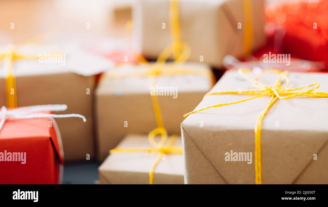 present packaging holiday tradition gift wrapping Stock Photo - Alamy