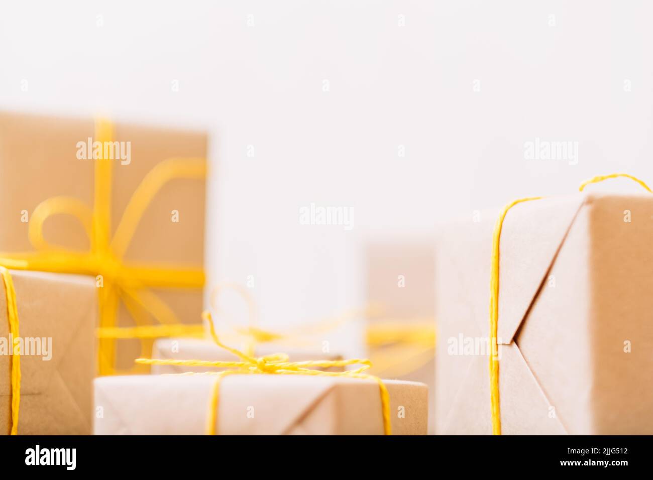 festive holiday gift box background craft present Stock Photo - Alamy