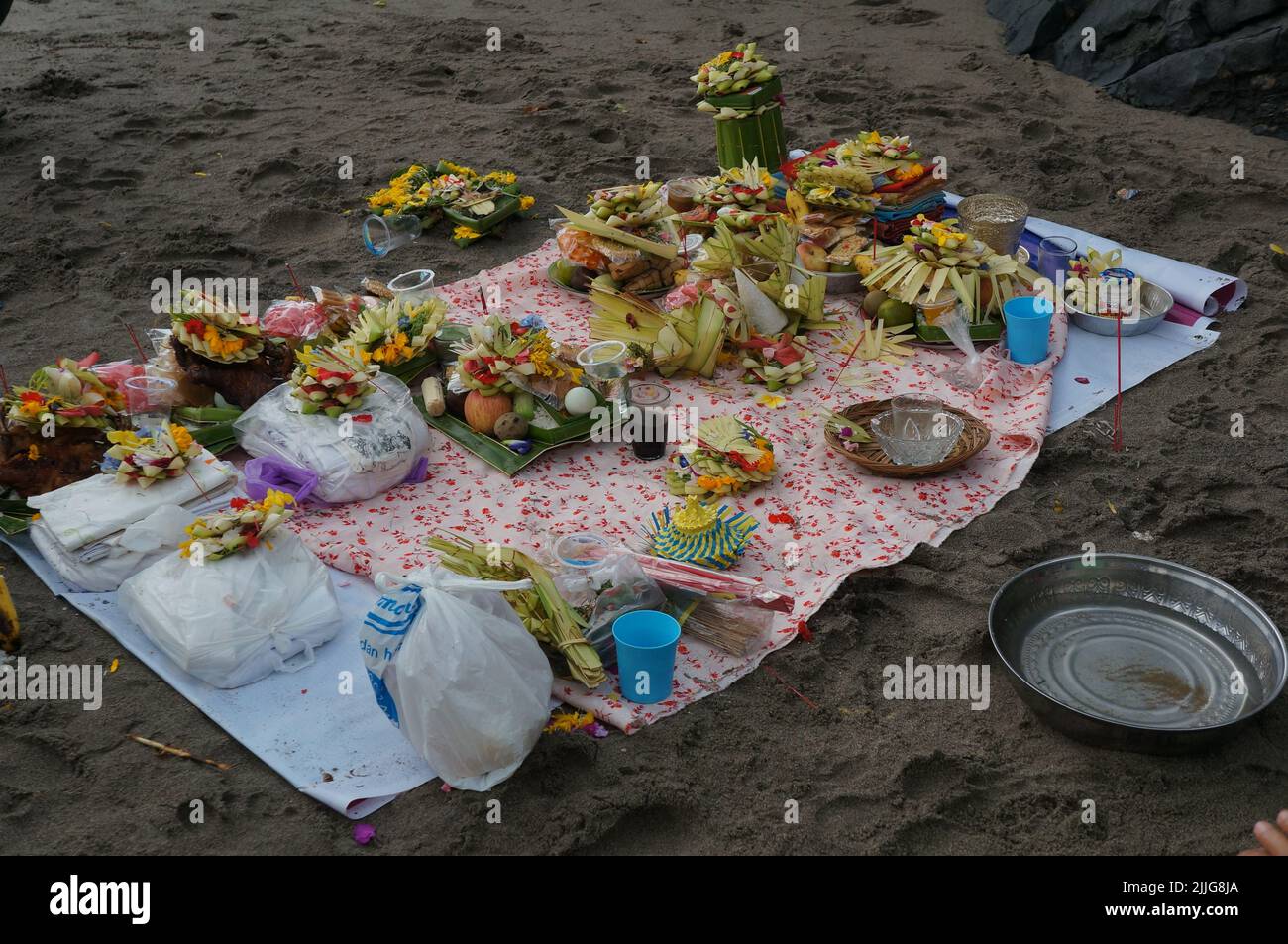 Sesajen hi-res stock photography and images - Alamy