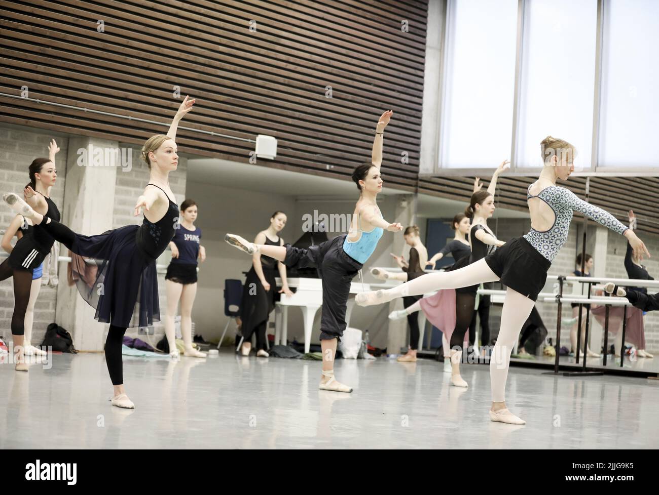 2022-07-21 22:51:52 THE HAGUE - Ballet dancers do exercises during a ...