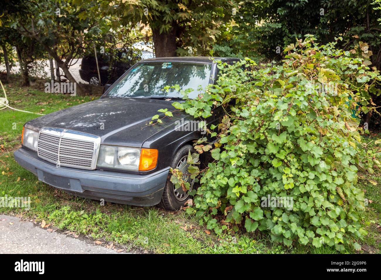 Old rusty mercedes classic car hi-res stock photography and images - Alamy