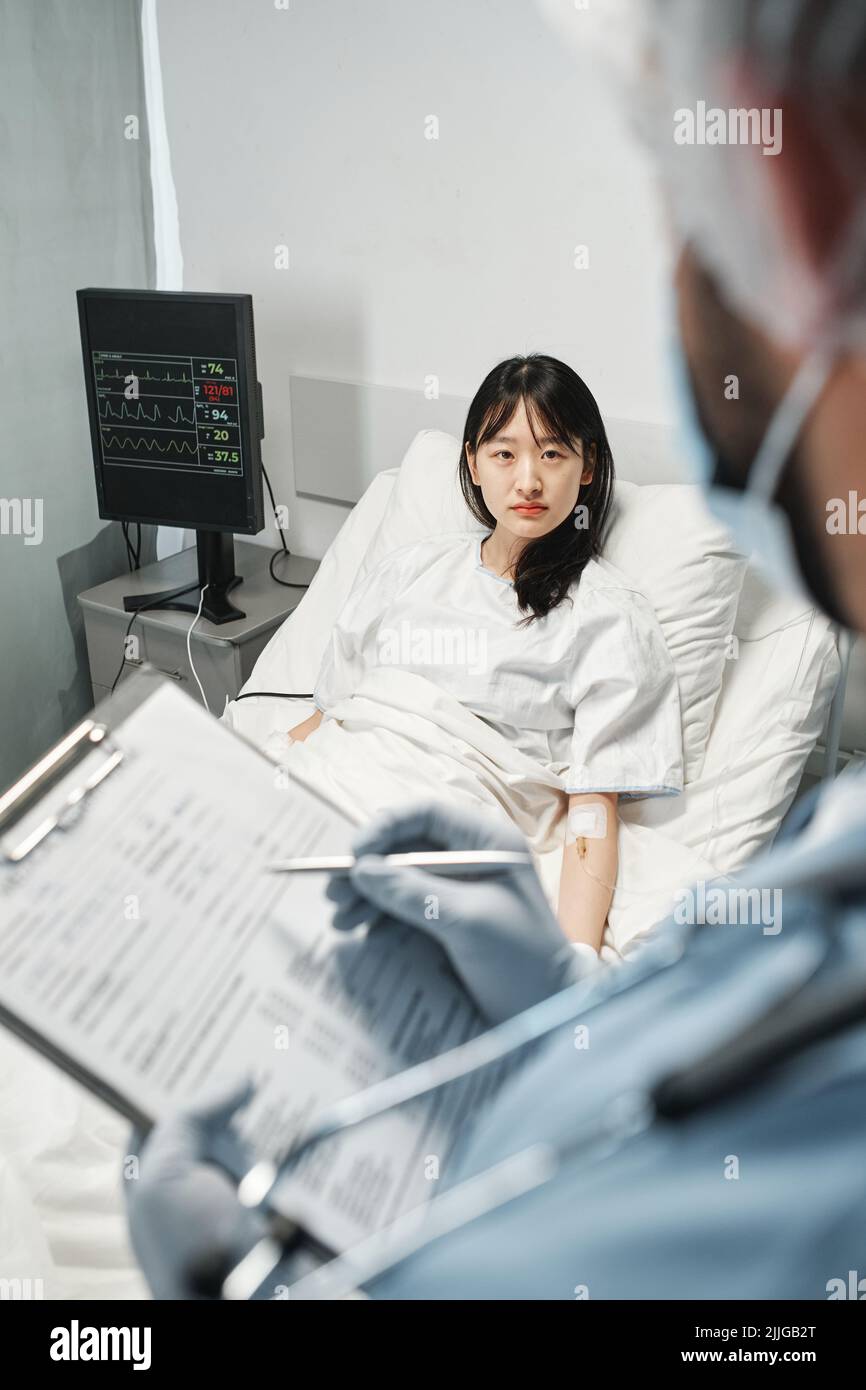 Hospital bed patient notes hi-res stock photography and images - Alamy
