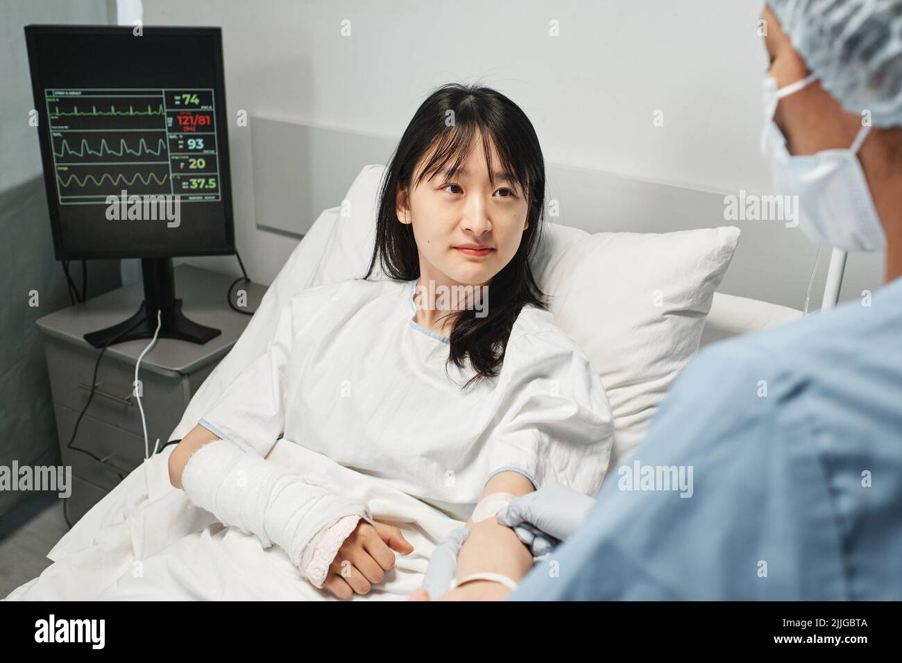 Doctor arm over shoulder hi-res stock photography and images - Alamy
