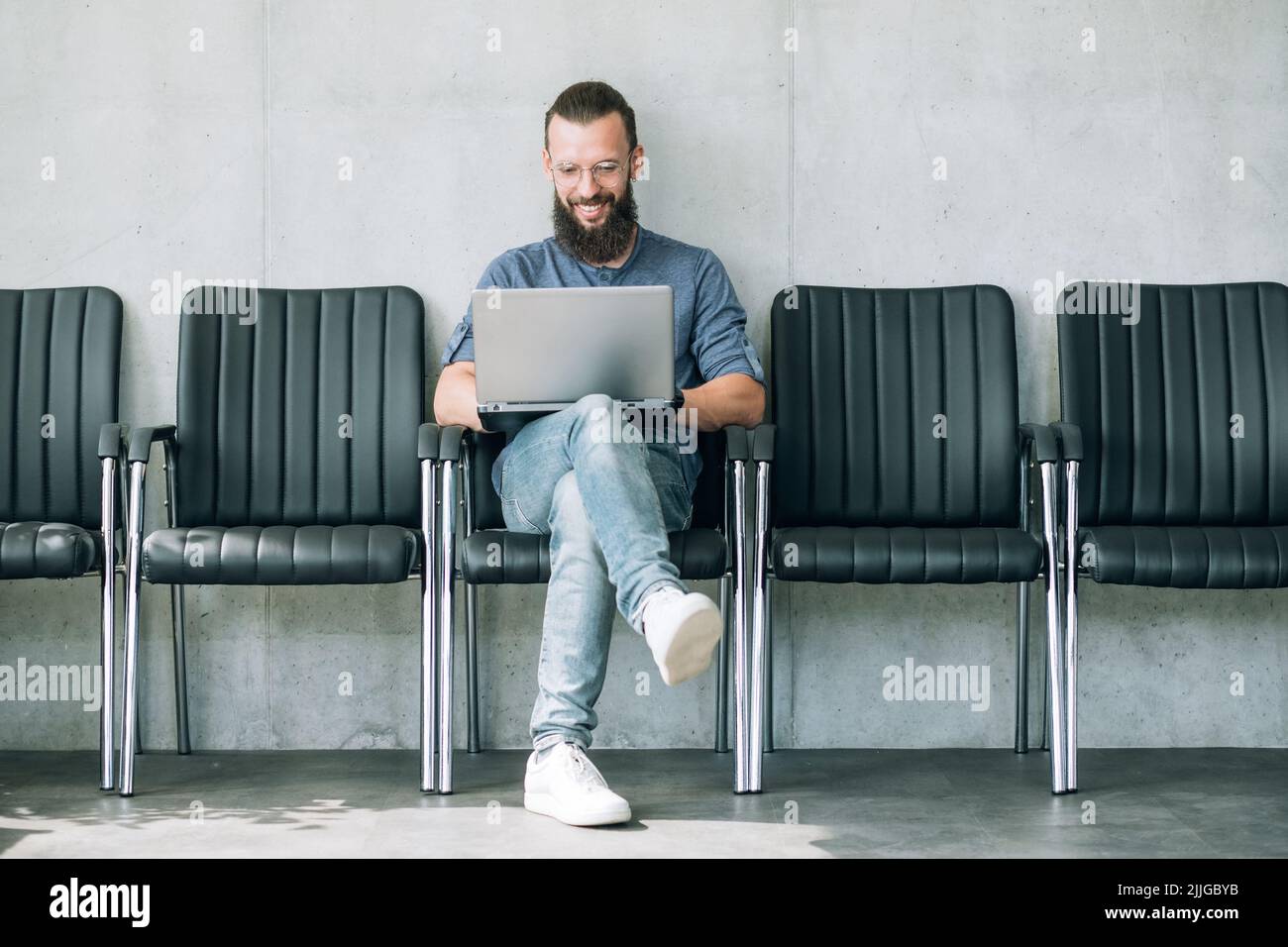 man sit empty chairs interview candidate applicant Stock Photo - Alamy
