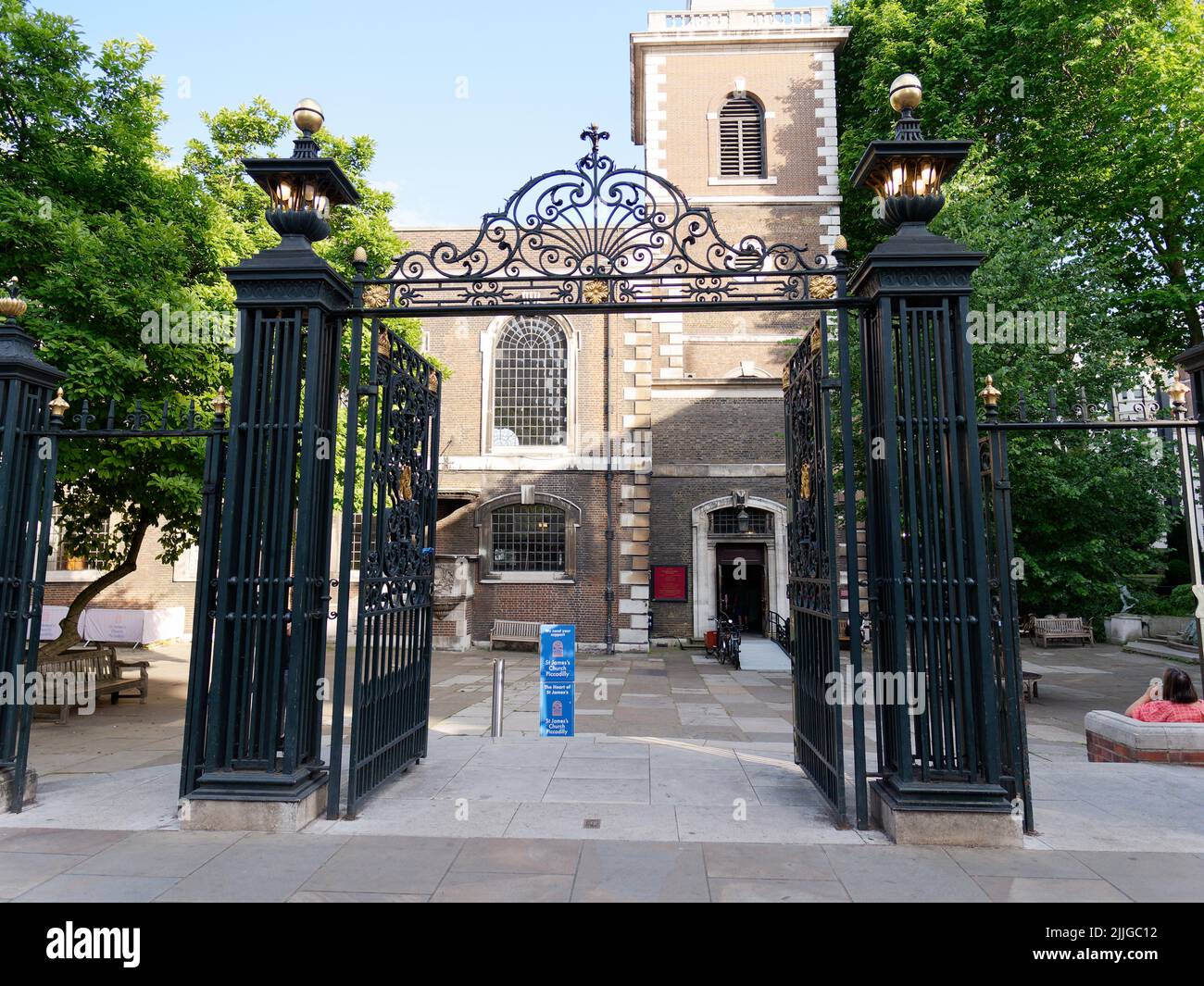 Entrance gates hi-res stock photography and images - Alamy