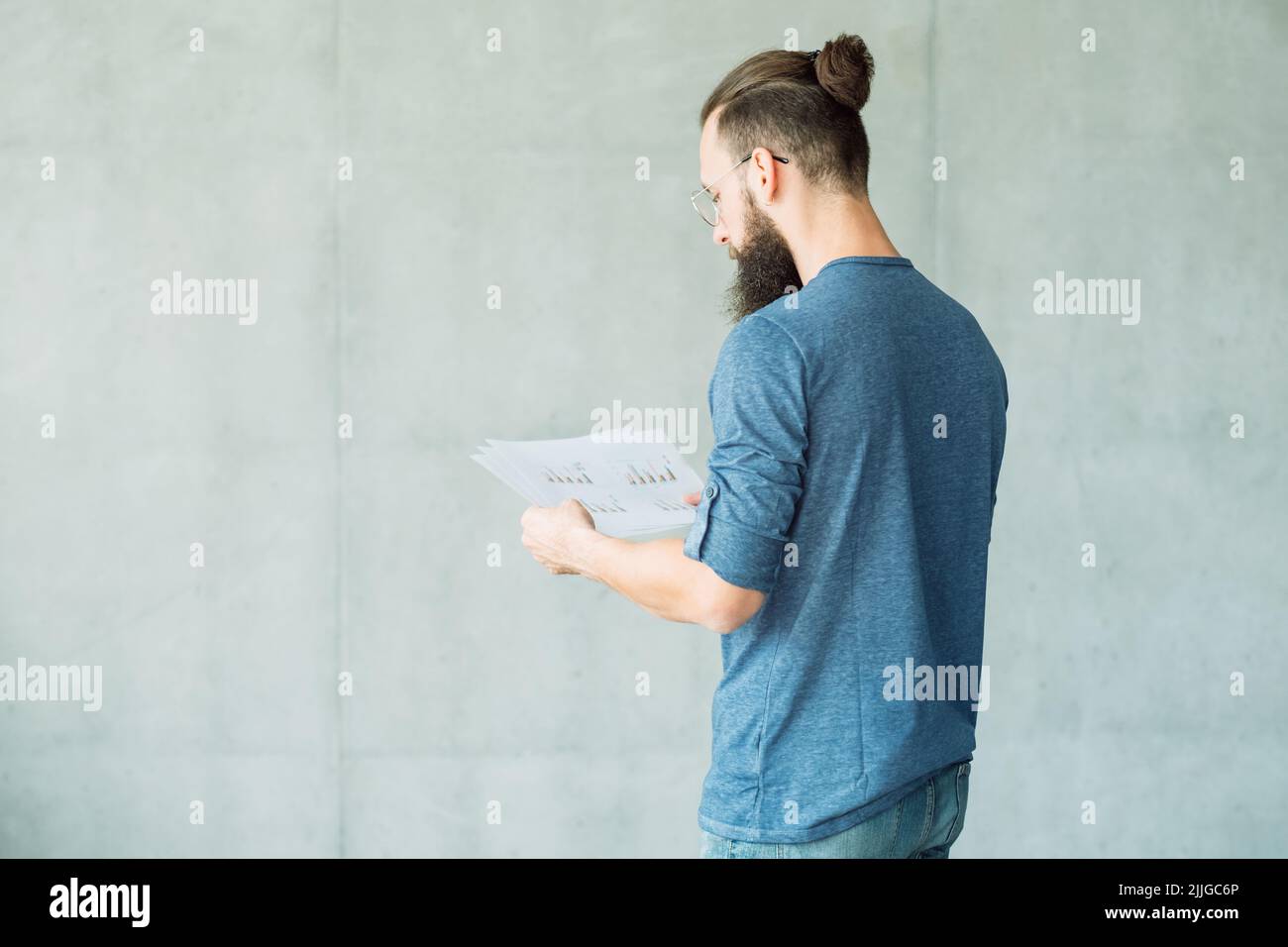 Document read hi-res stock photography and images - Alamy