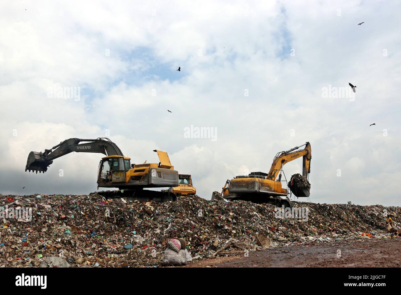 People recycle non-biodegradable waste at a garbage dump in Dhaka to be ...
