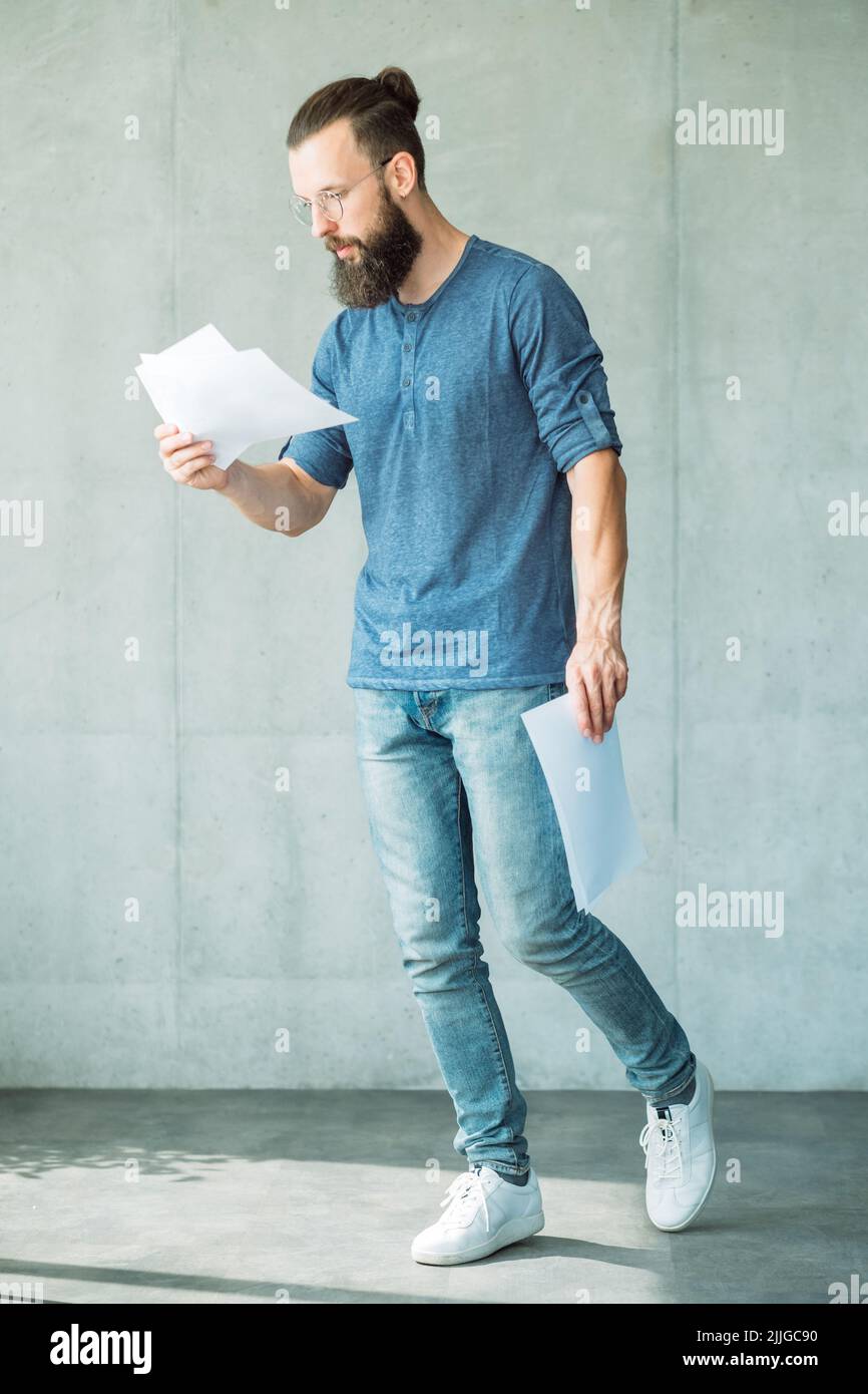 man documents legal agreement contract business Stock Photo - Alamy
