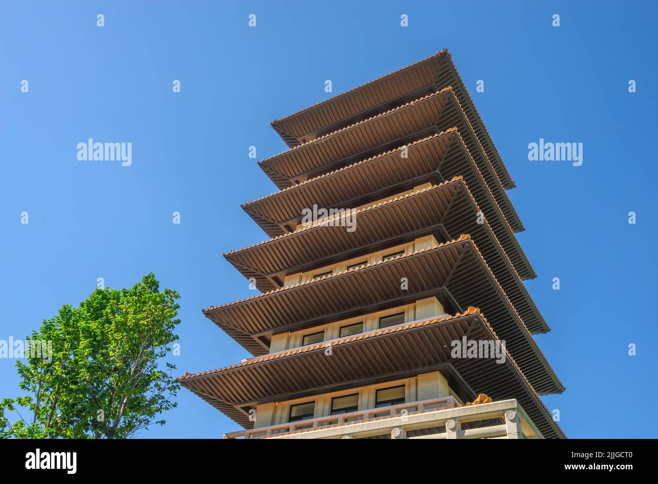 Open area wuth the historical building in the Fo Guang Shan Buddha ...