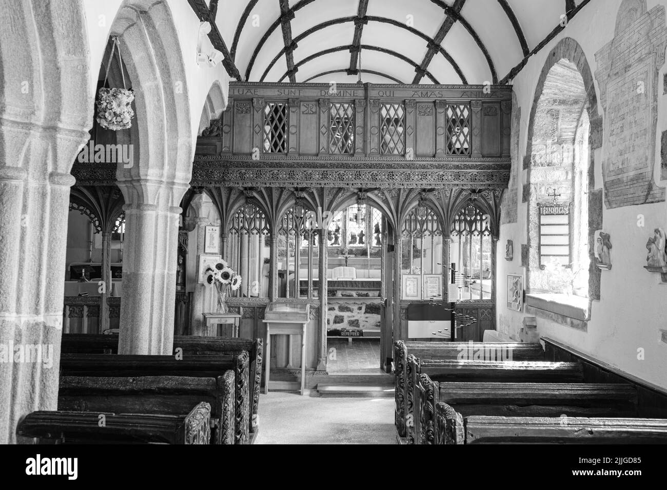 Interior of St Mellanus Church, Mullion Stock Photo - Alamy