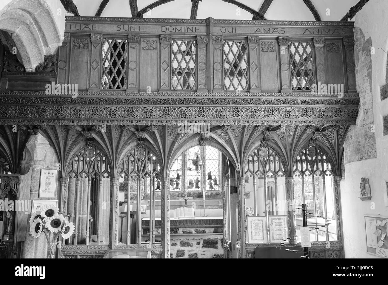 Interior of St Mellanus Church, Mullion Stock Photo - Alamy