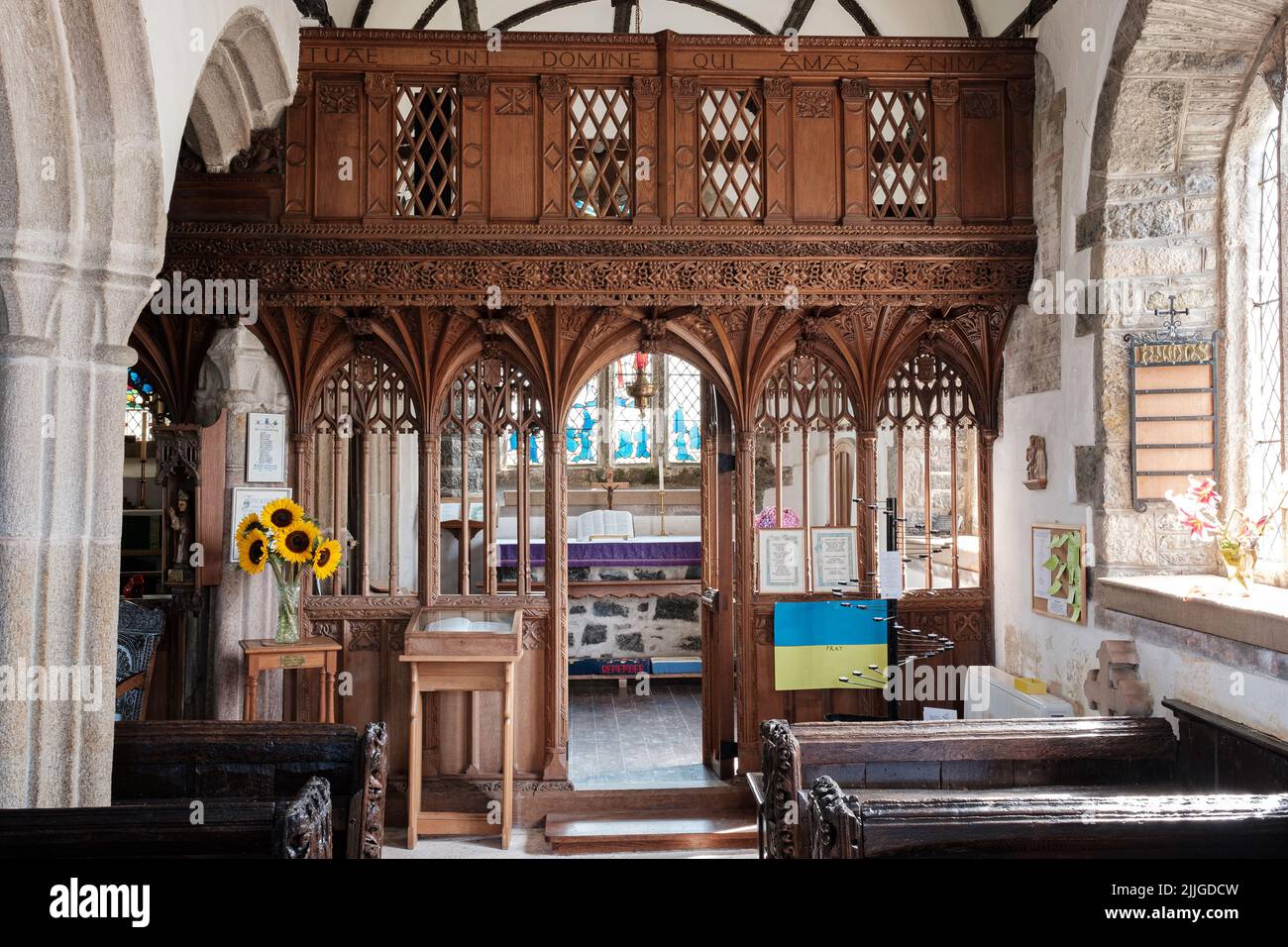 Interior of St Mellanus Church, Mullion Stock Photo - Alamy